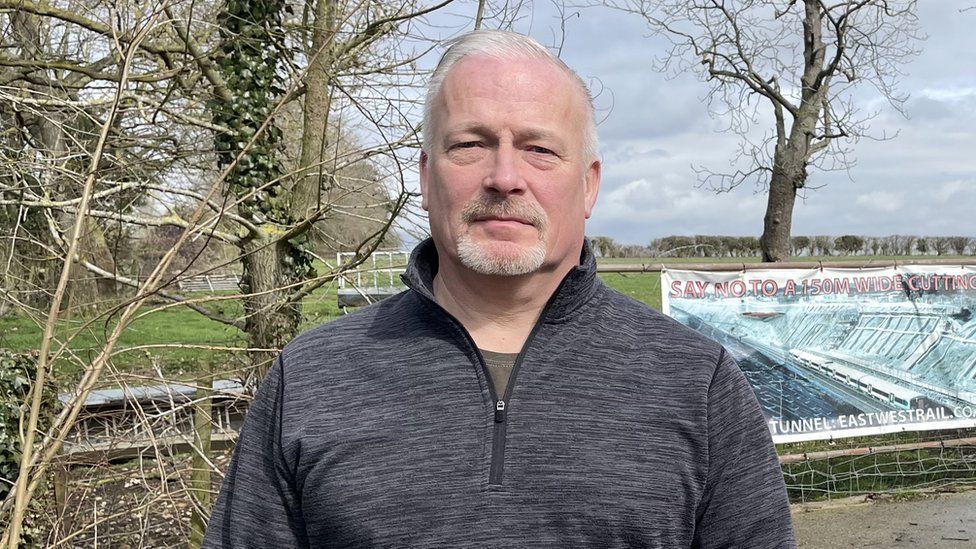 East West Rail: NAO investigation into planned rail line - BBC News