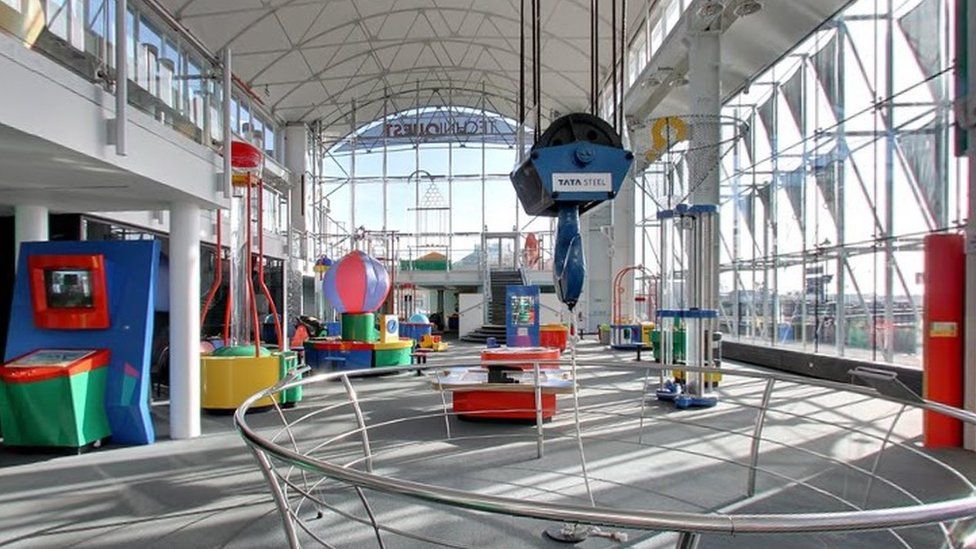 Welsh Government Techniquest funding to end from 2021 - BBC News