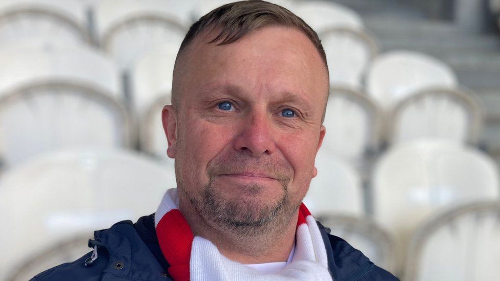 Phil Lowe: Hundreds attend funeral for Hull KR and Great Britain 'hero ...