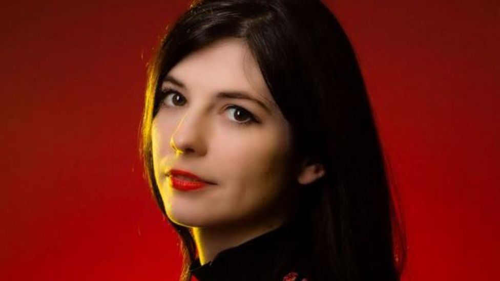 Singer revives music of grandad silenced by World War Two - BBC News