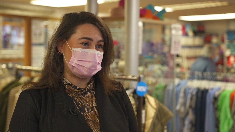 Castell Newydd Emlyn: Sut mae Covid wedi gadael ei farc? - BBC Cymru Fyw