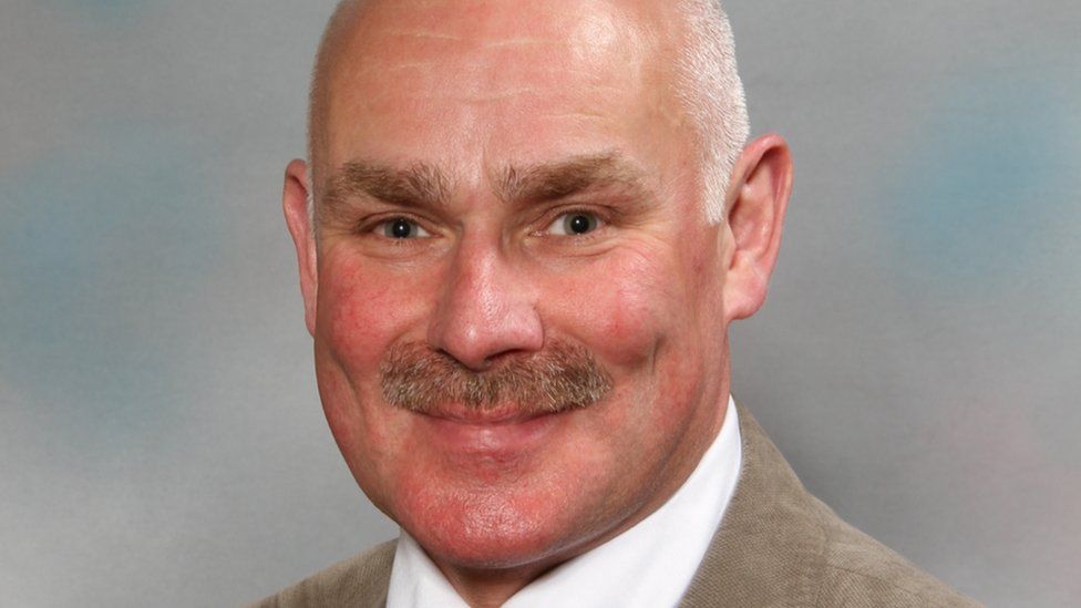 Derbyshire: Swadlincote councillor and publican Roger Redfern dies ...