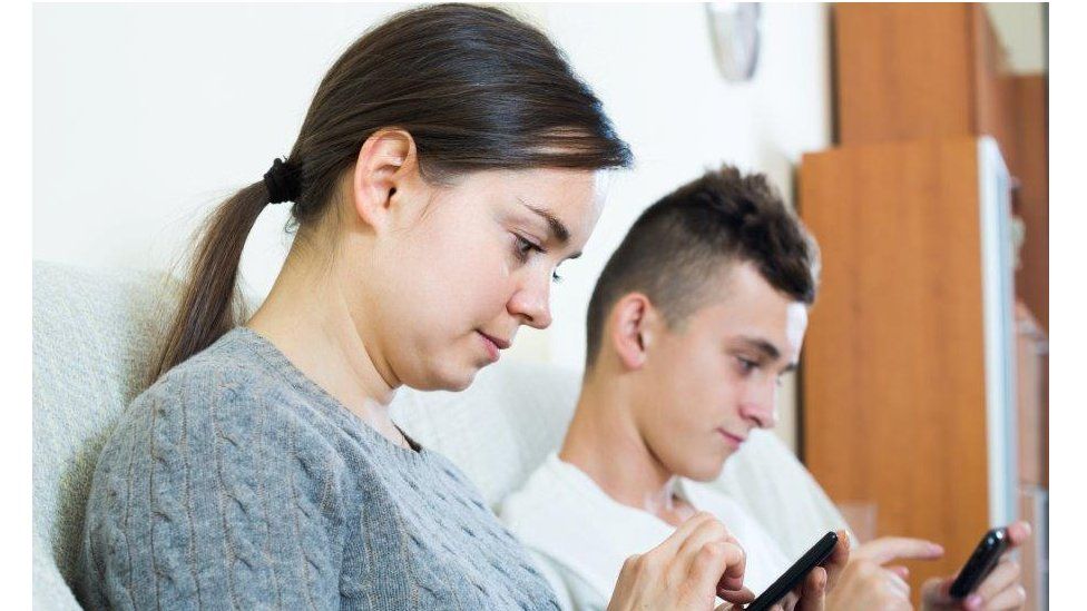 Texting parents boosts maths grades, study suggests - BBC News