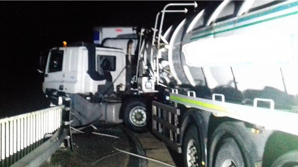 Trewen crash: Lorry left hanging off bridge - BBC News