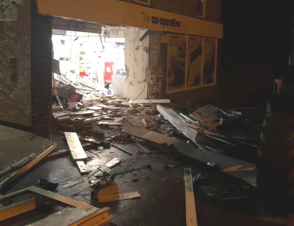 Cash machine robbers destroy Fenny Compton Co-op - BBC News