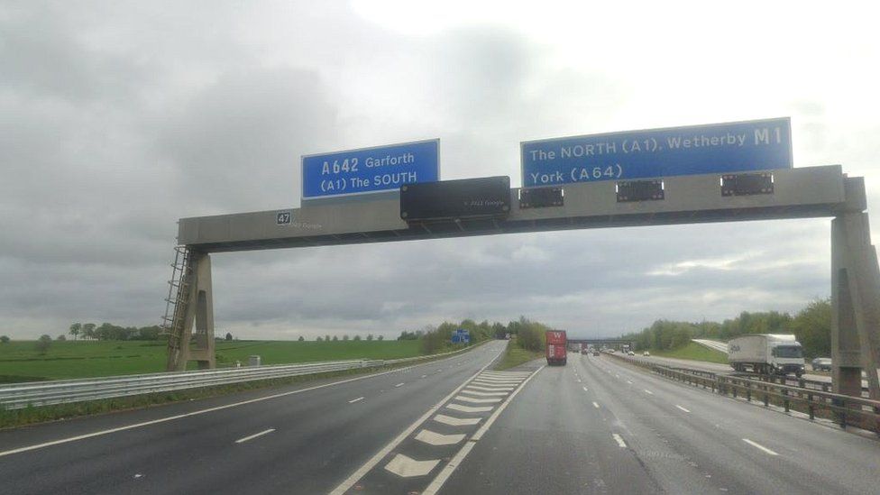 M1 crash: Motorway reopens after multi-vehicle collision - BBC News
