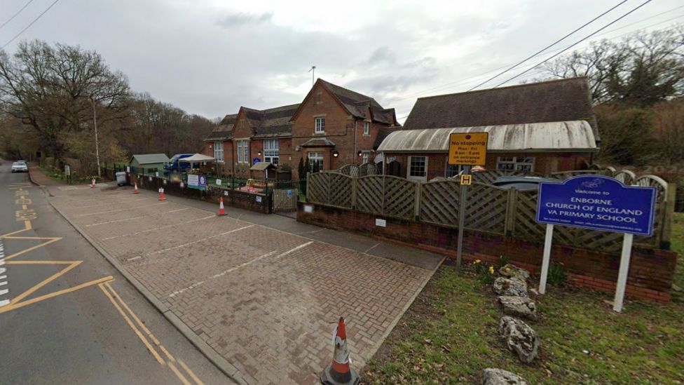 Enborne community-owned solar farm given green light - BBC News