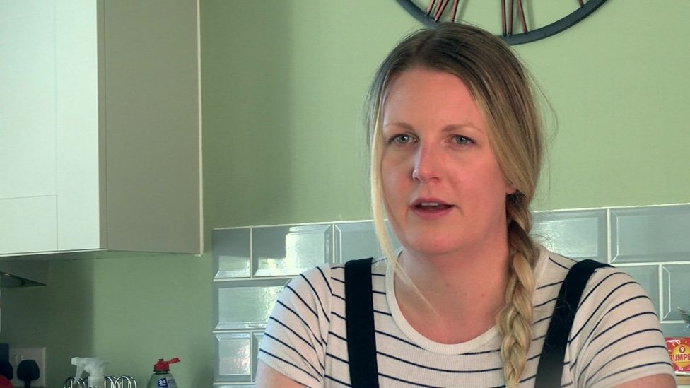 Devon NHS 111 operator 'confident on improving services' - BBC News