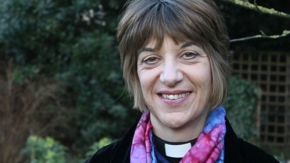 Gloucester bishop Rachel Treweek to take seat in Lords - BBC News