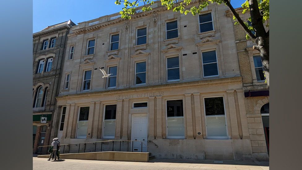 Lowestoft: Former post office restoration is complete - BBC News