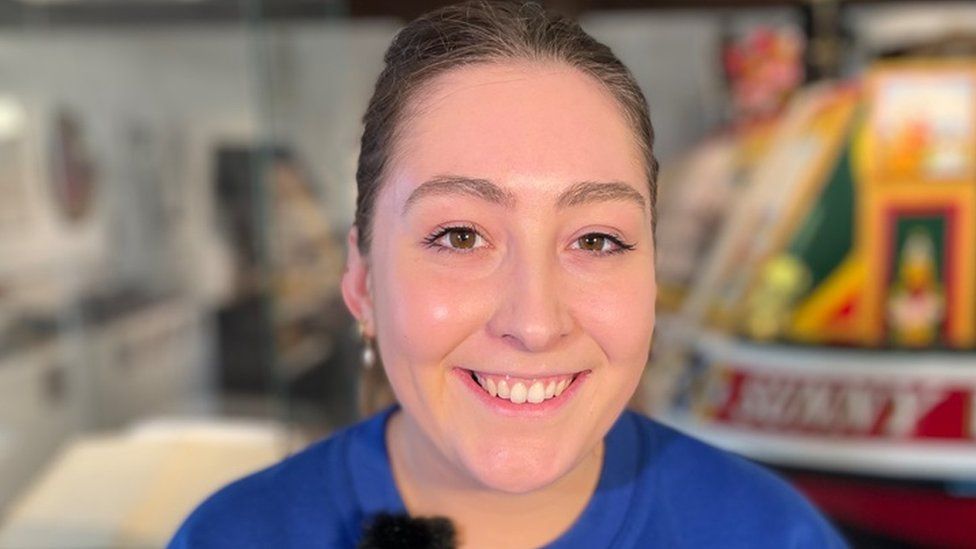 Stoke Bruerne: Canal boat that helped in Blitz returns to museum - BBC News