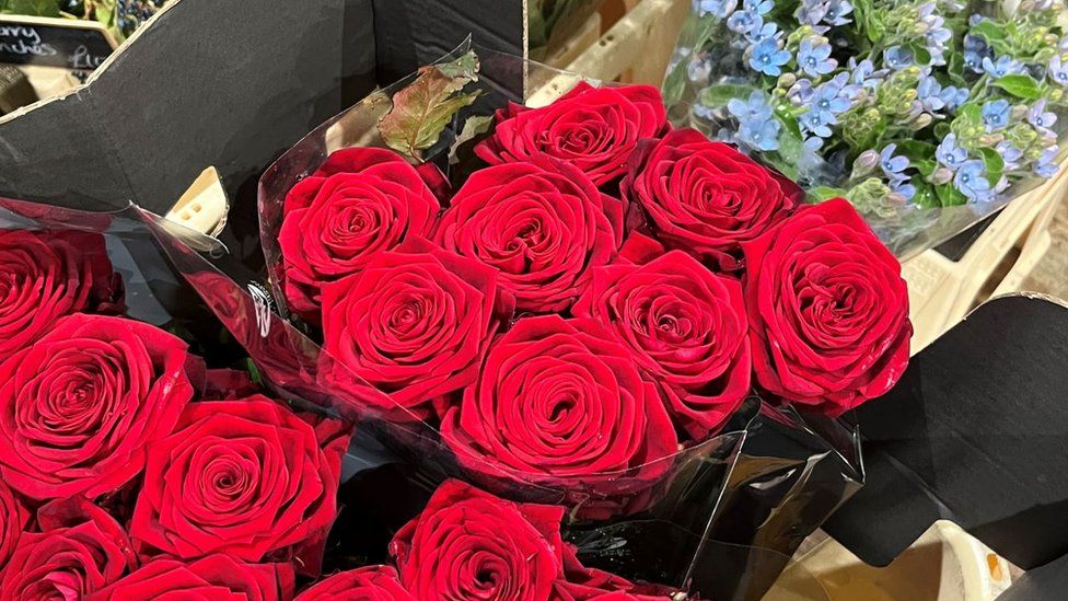 Valentine's Day: Roses are red, but prices are up - BBC News