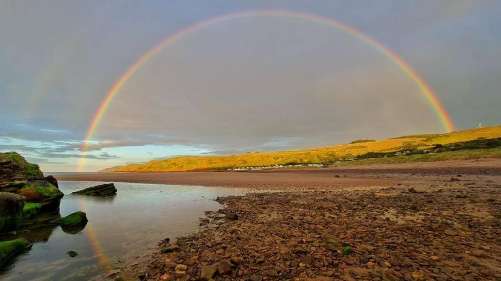 Drizzle at sunset results in spectacular 'pink rainbows' - BBC News