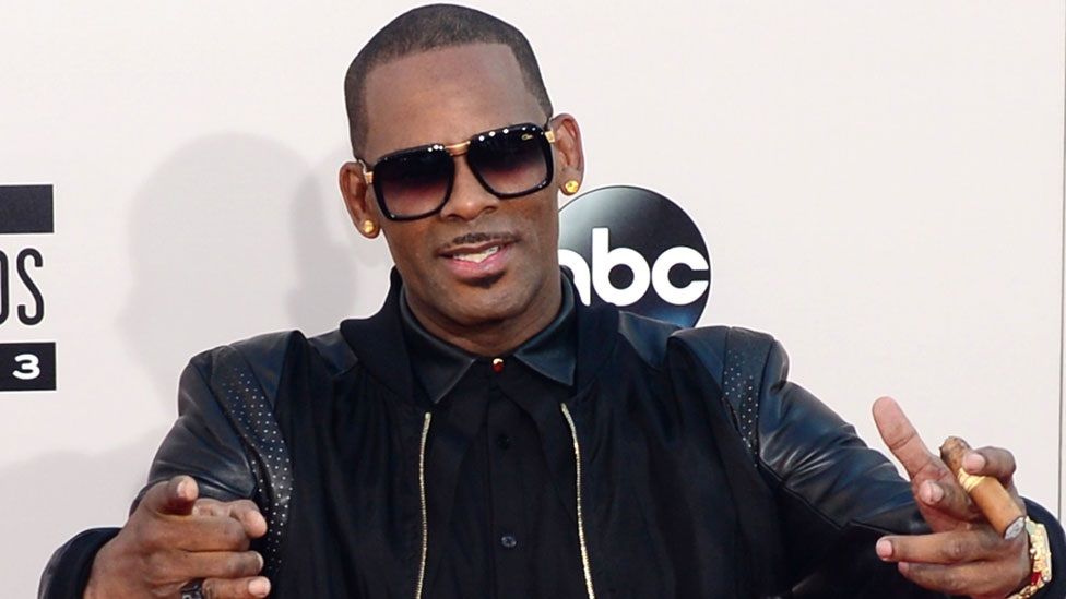 R Kelly hits back at Time's Up demands - BBC News