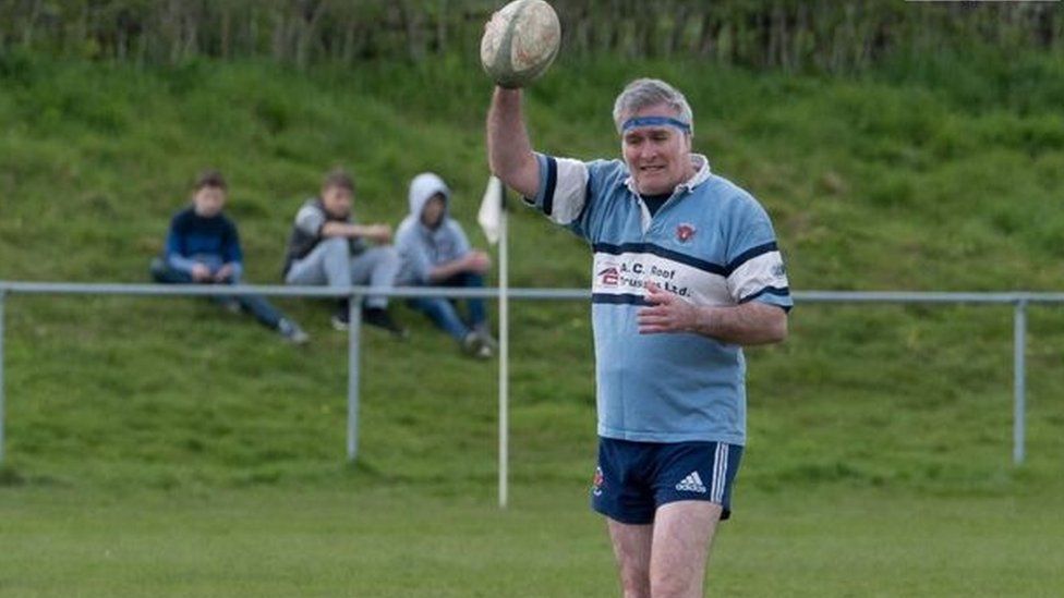 Players in their 50s and 60s 'make up numbers' in rugby - BBC News