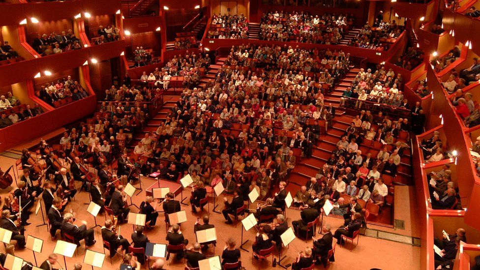 Northampton Derngate theatre's 40th birthday events go ahead - BBC News