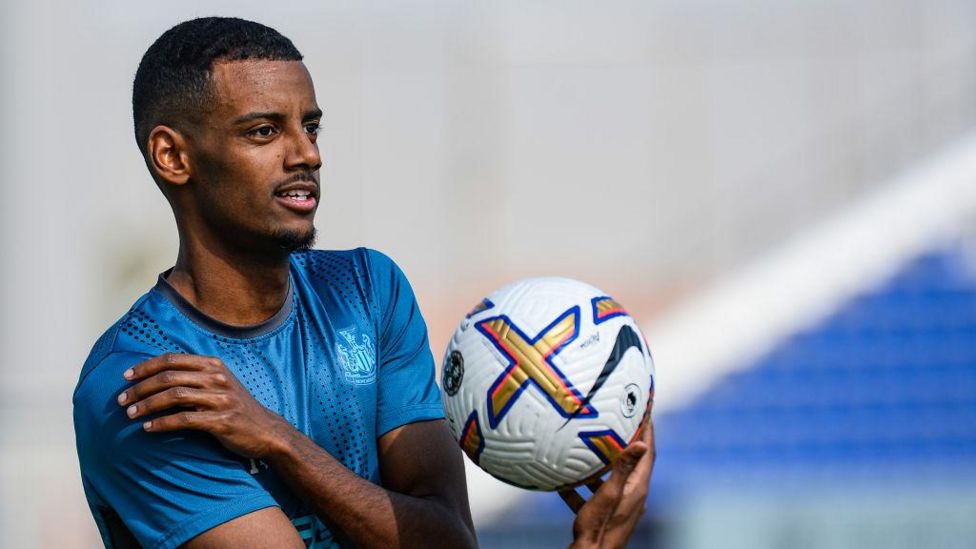 Newcastle: 'Isak is getting closer all the time' - BBC Sport