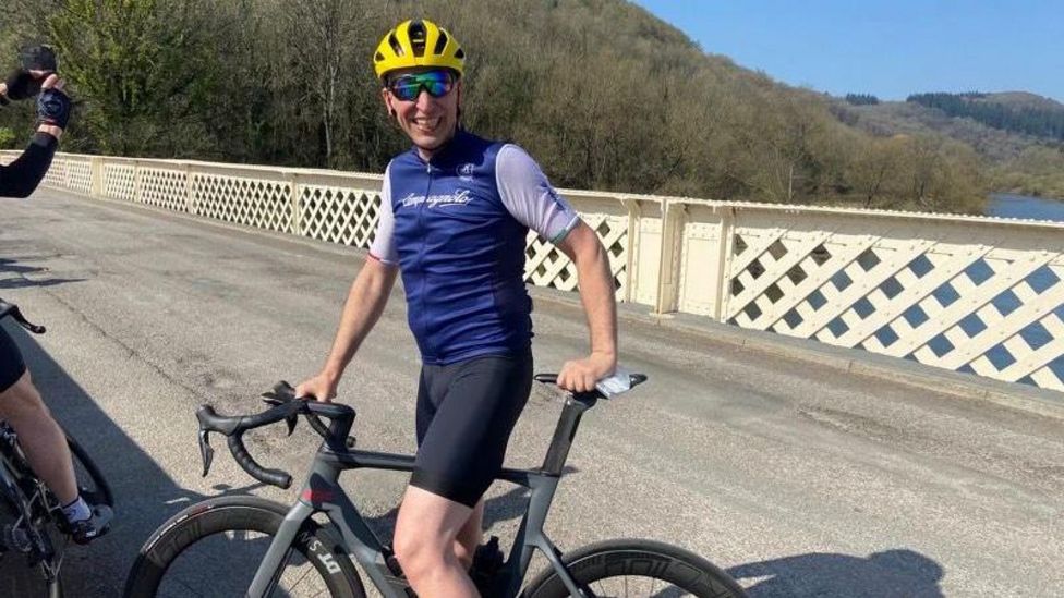 Son cycling from Bristol to Sicily in memory of his father - BBC News