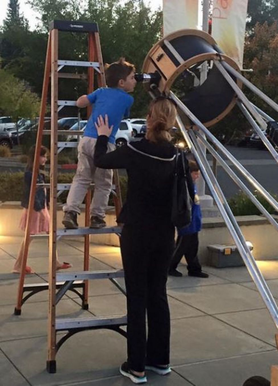 International Observe the Moon Night: Fun facts about the Moon - BBC ...