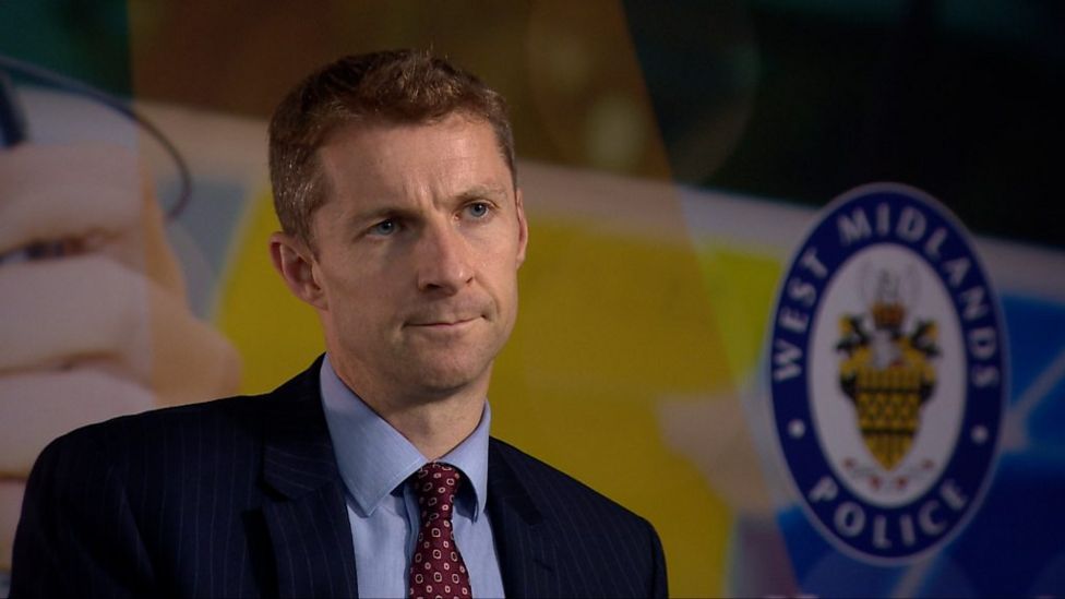 Man found with slash injury to his head in Swindon - BBC News