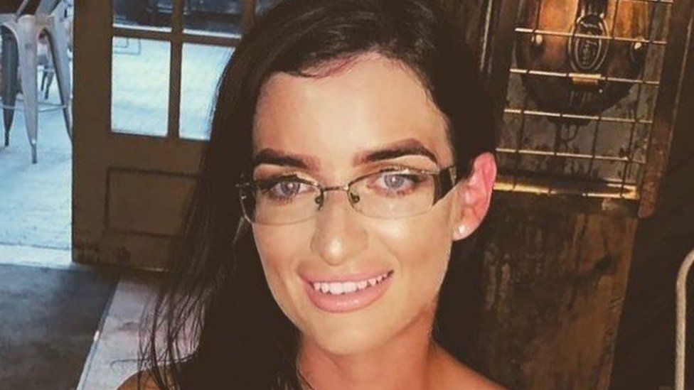 West Belfast: Murder inquiry as Hollie Thomson, 28, found dead - BBC News