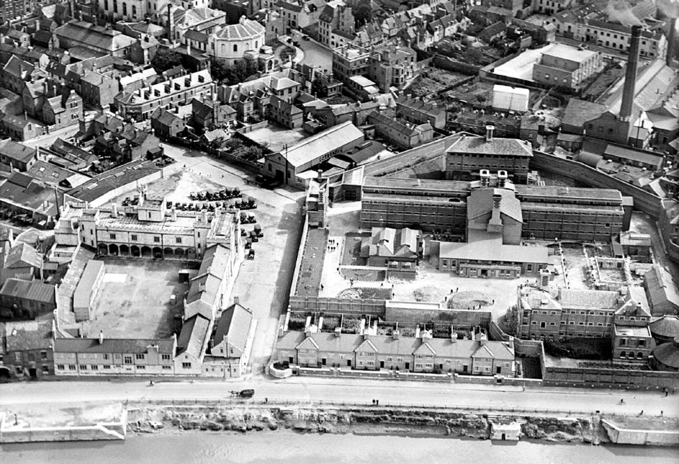 Bricks and bars: The tough urban prisons of the past - BBC News