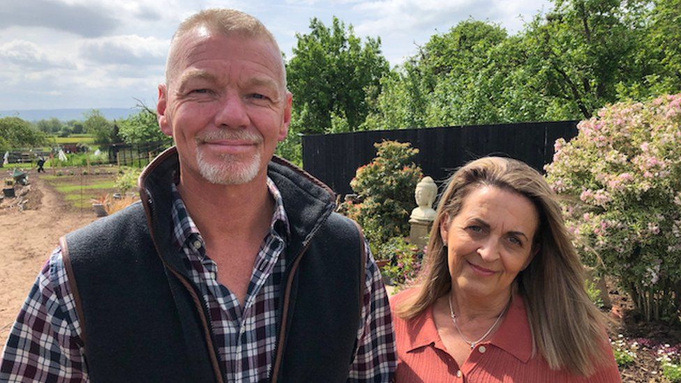 Homeowners in debt over incomplete building work - BBC News