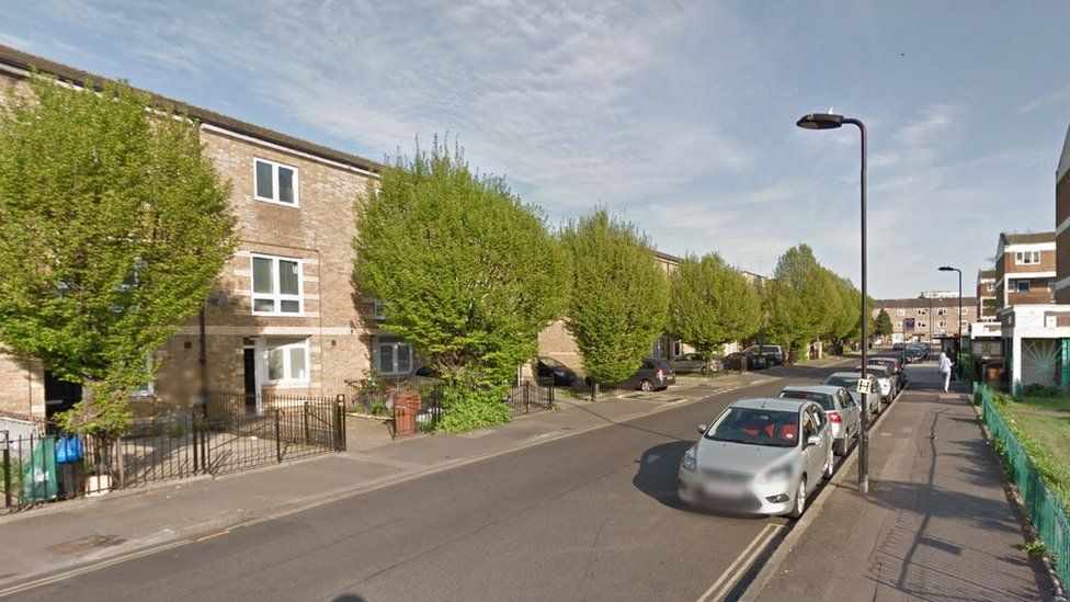 Man in critical condition after Hackney police shooting - BBC News