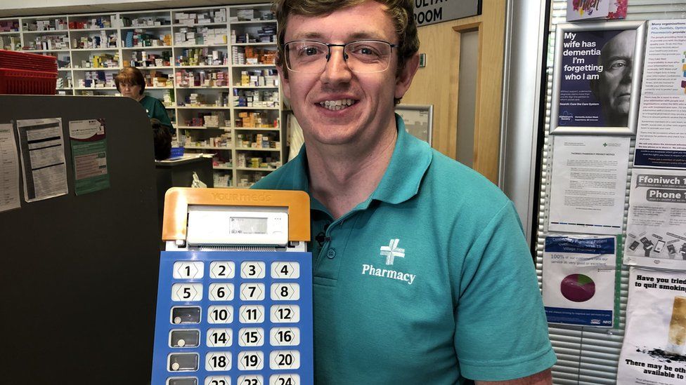 Apiau meddygol i dynnu pwysau oddi ar wasanaethau iechyd - BBC Cymru Fyw