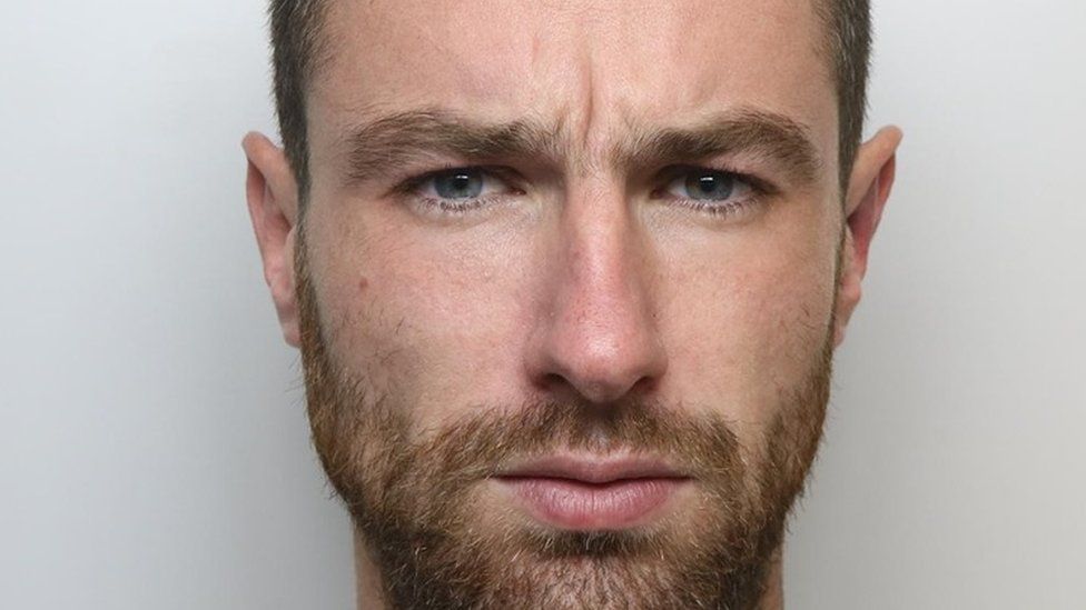 Andrew Fox: Facebook fugitive urged to hand self in - BBC News