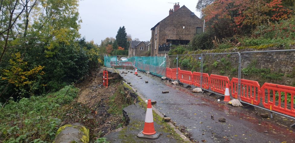 Council sorry as Derbyshire road closed for three more months - BBC News