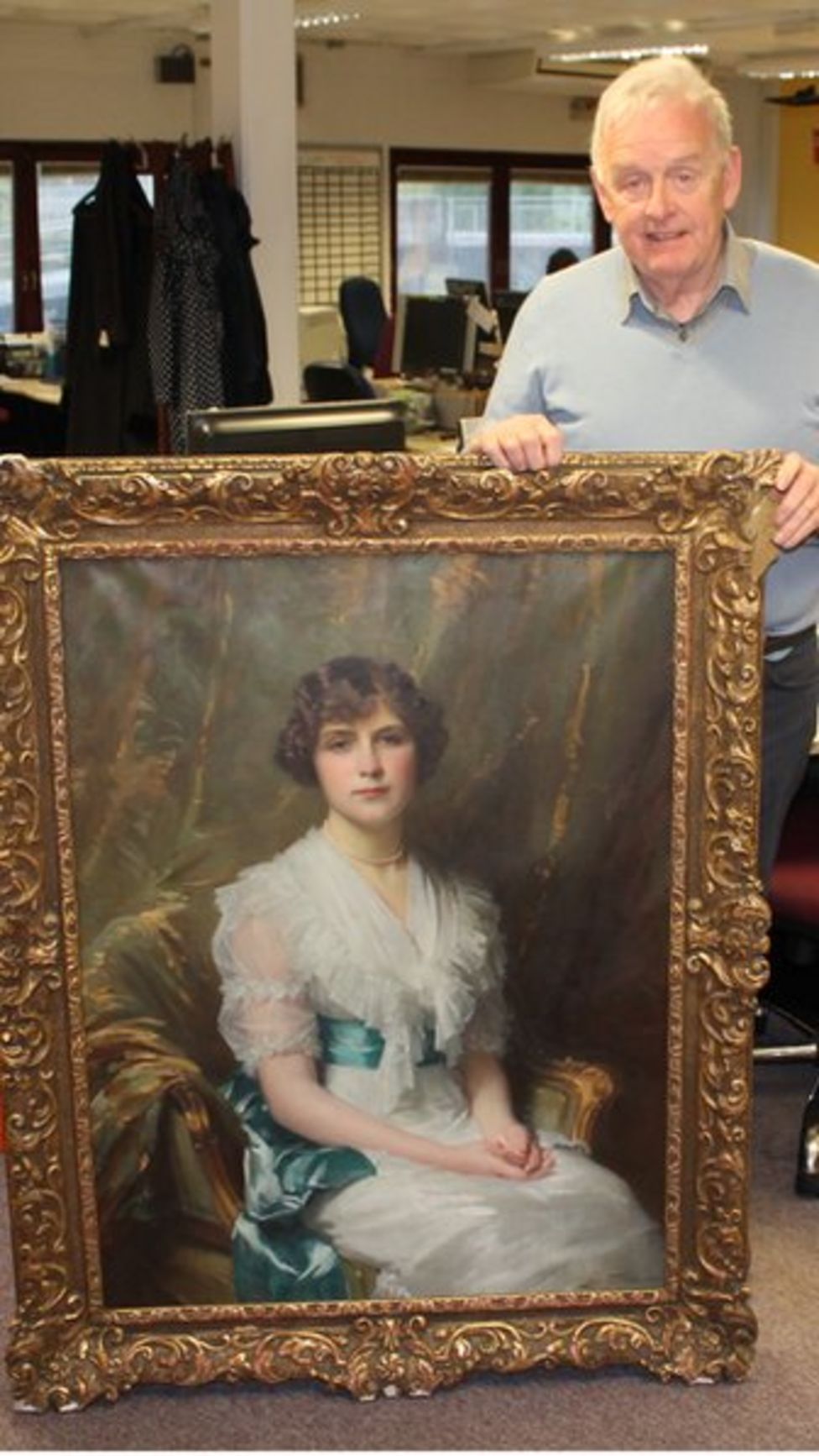 Ellerman portrait found in Cornwall garage sells for £27k - BBC News