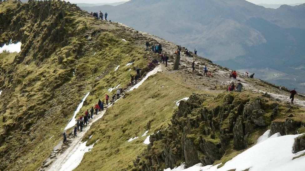 Warning Snowdon summit 'covered in human ashes' - BBC News