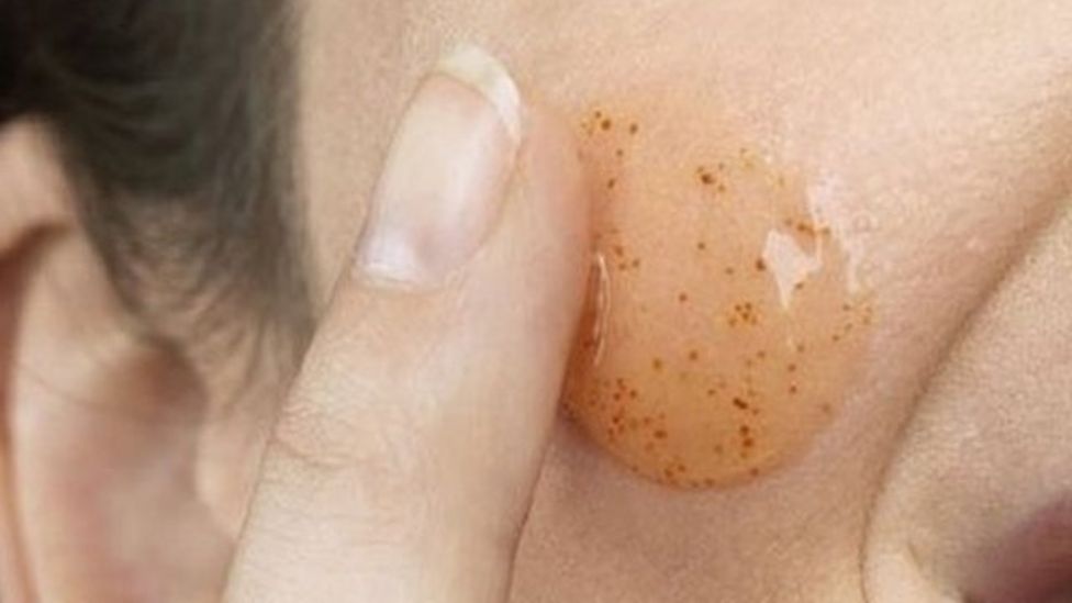 Plastic microbeads to be banned by 2017, UK government pledges - BBC News