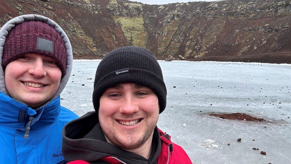 Man who proposed in hospital after holiday crash returns to UK - BBC News