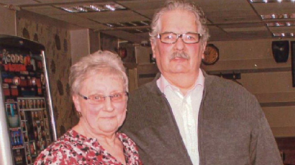'Much-loved' great-grandfather killed in Consett car crash - BBC News