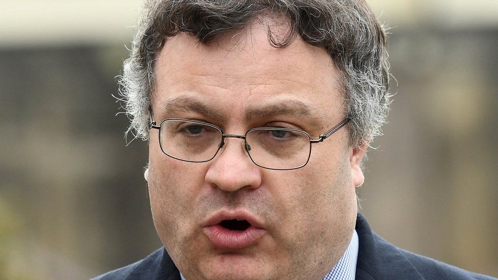 Double jobbing: DUP say parties 'faking outrage' over dual mandates ...