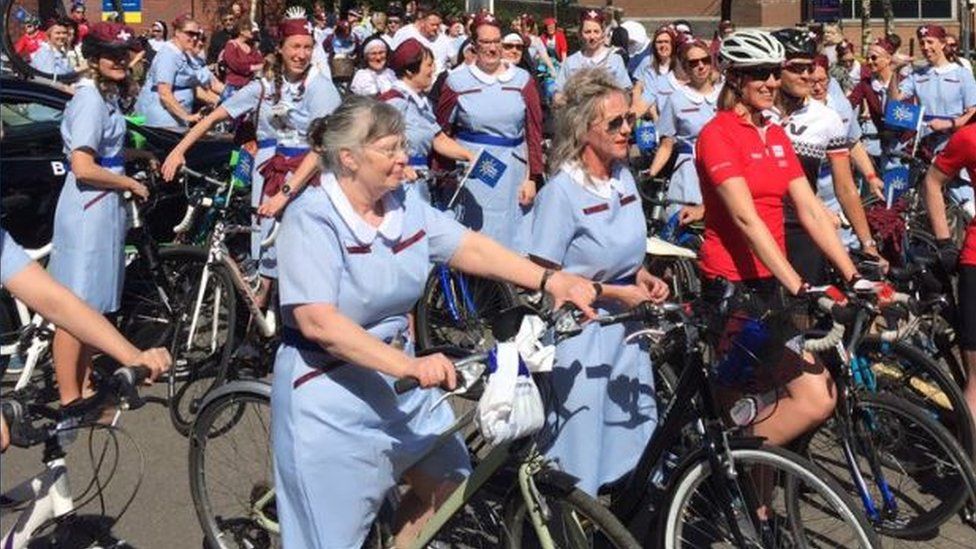 Sheffield Call The Midwife bike ride for maternity unit - BBC News