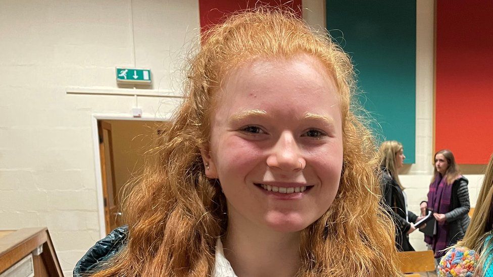 Cwmni Theatr Maldwyn yn atgyfodi sioe Y Mab Darogan - BBC Cymru Fyw