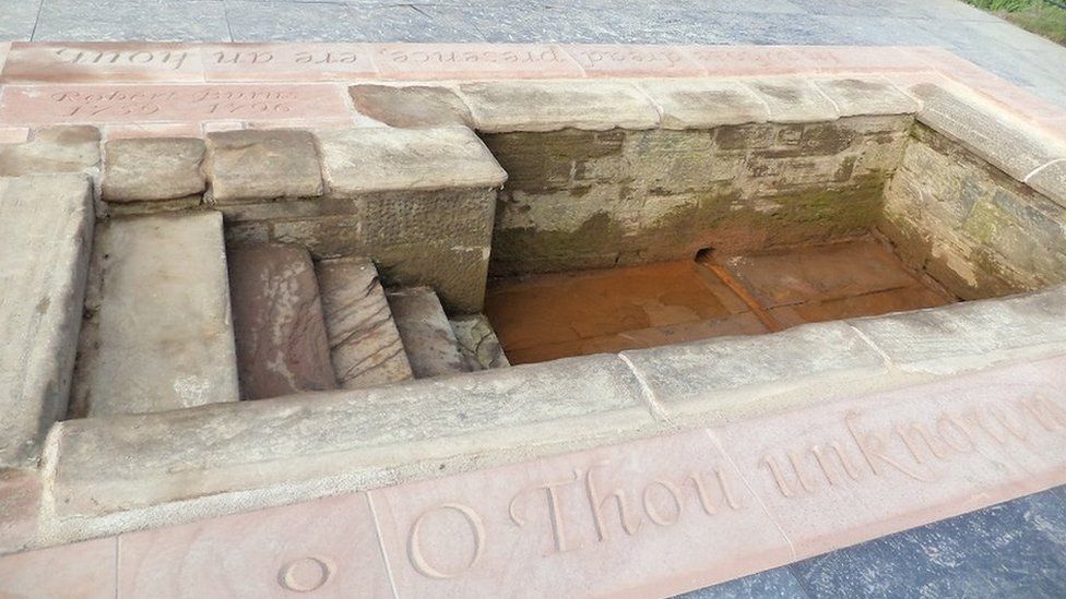 Robert Burns' Brow Well bathing spot bridge crumbles - BBC News