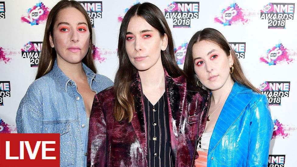 Haim to 'Icon' Shirley Manson: Women ruled the NME awards - BBC News