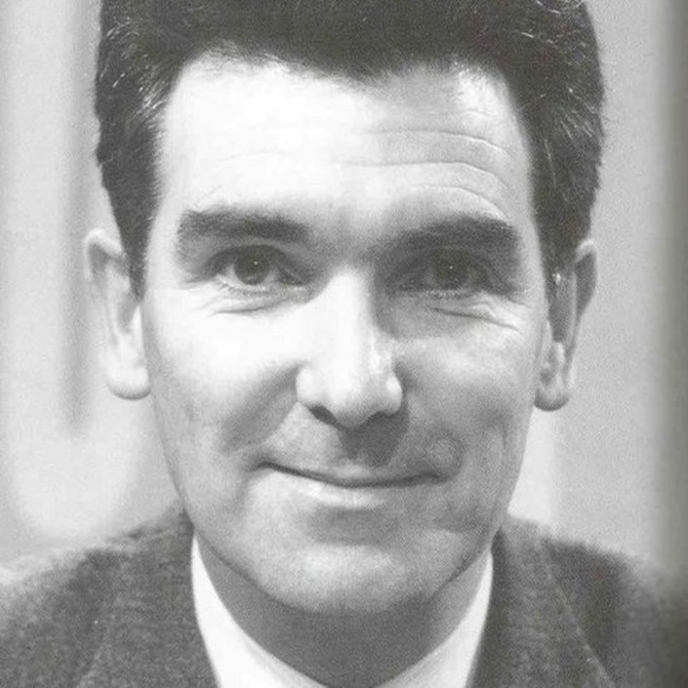 Y gwleidydd ac academydd Tedi Millward wedi marw yn 89 oed - BBC Cymru Fyw