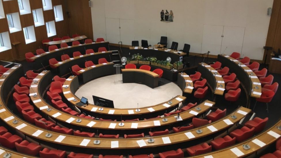 Autumn Statement 2022: Cornwall Council leader welcomes mayor announcement - BBC News