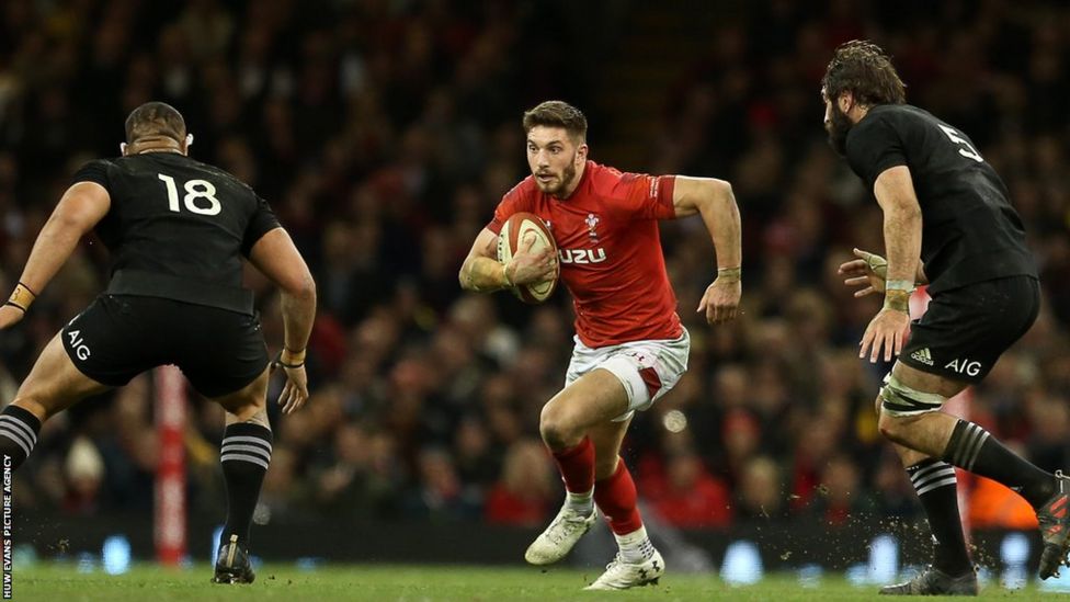 Owen Williams: Wales fly-half joins Ospreys as injury cover - BBC Sport