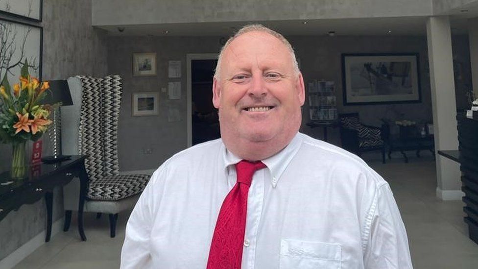 Cornwall and Devon hospitality face 'volatile market' for Easter - BBC News