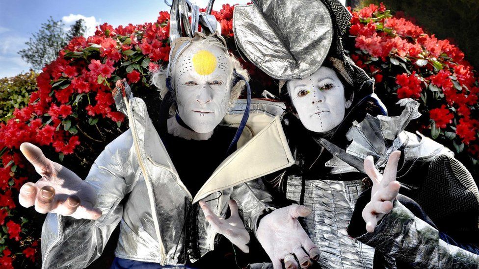 Dumfries and Galloway artists fling open studio doors - BBC News