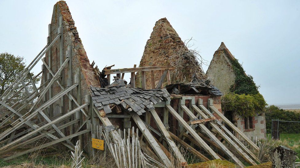 Highland's ruined historic Kirkmichael mausolea restored - BBC News