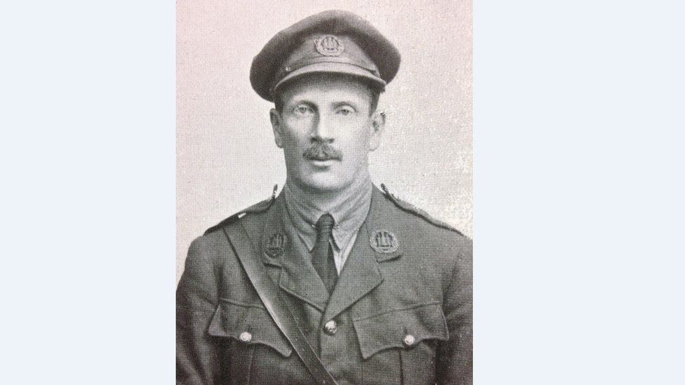 Edgar Mobbs: Events mark Passchendaele hero's death - BBC News