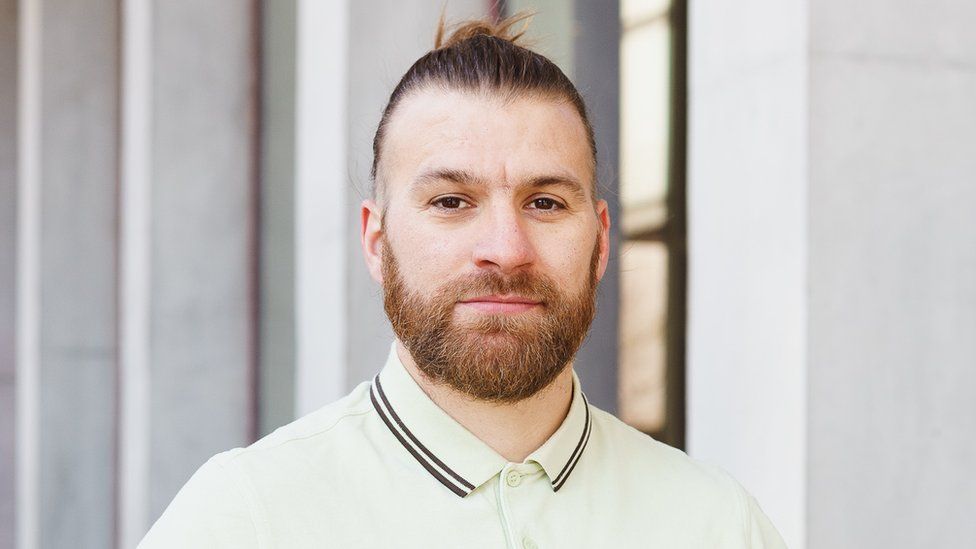 Calls for more funding to help children of alcoholics - BBC News