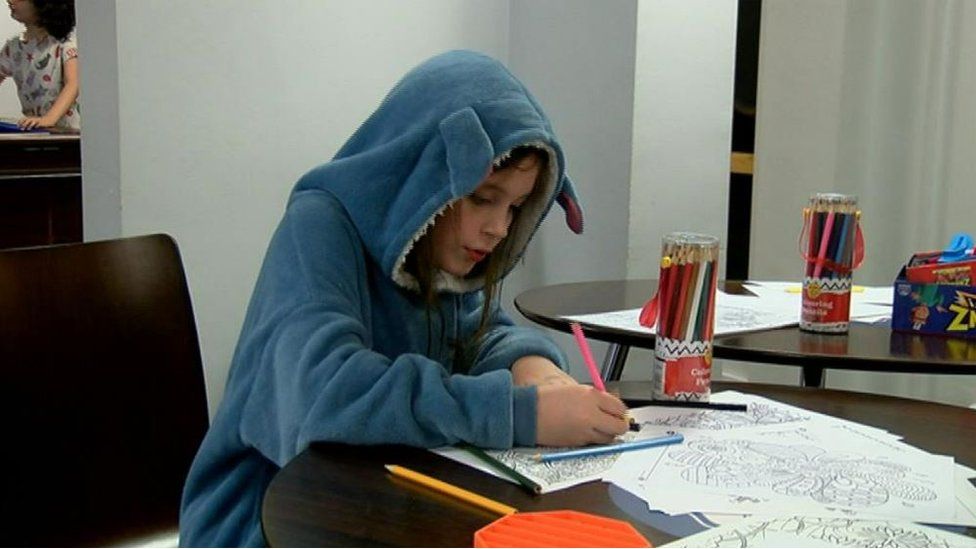 Dartford: Mother launches club to help autistic girls - BBC News